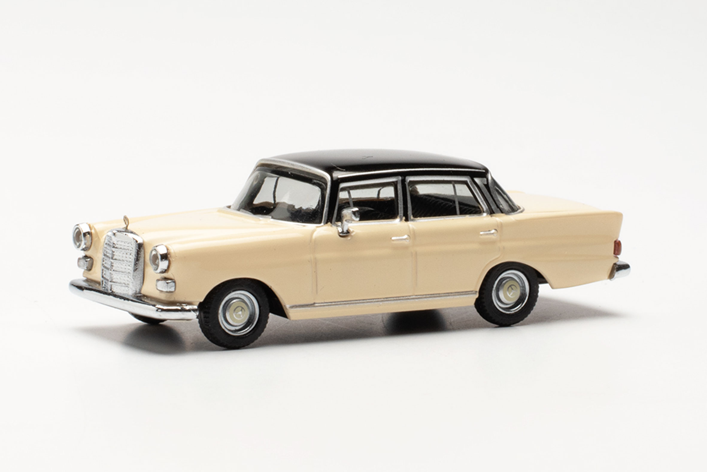 herpa 430739-003 Mercedes-Benz 200 Heckflosse – creme/schwarz 1:87 NEU ...